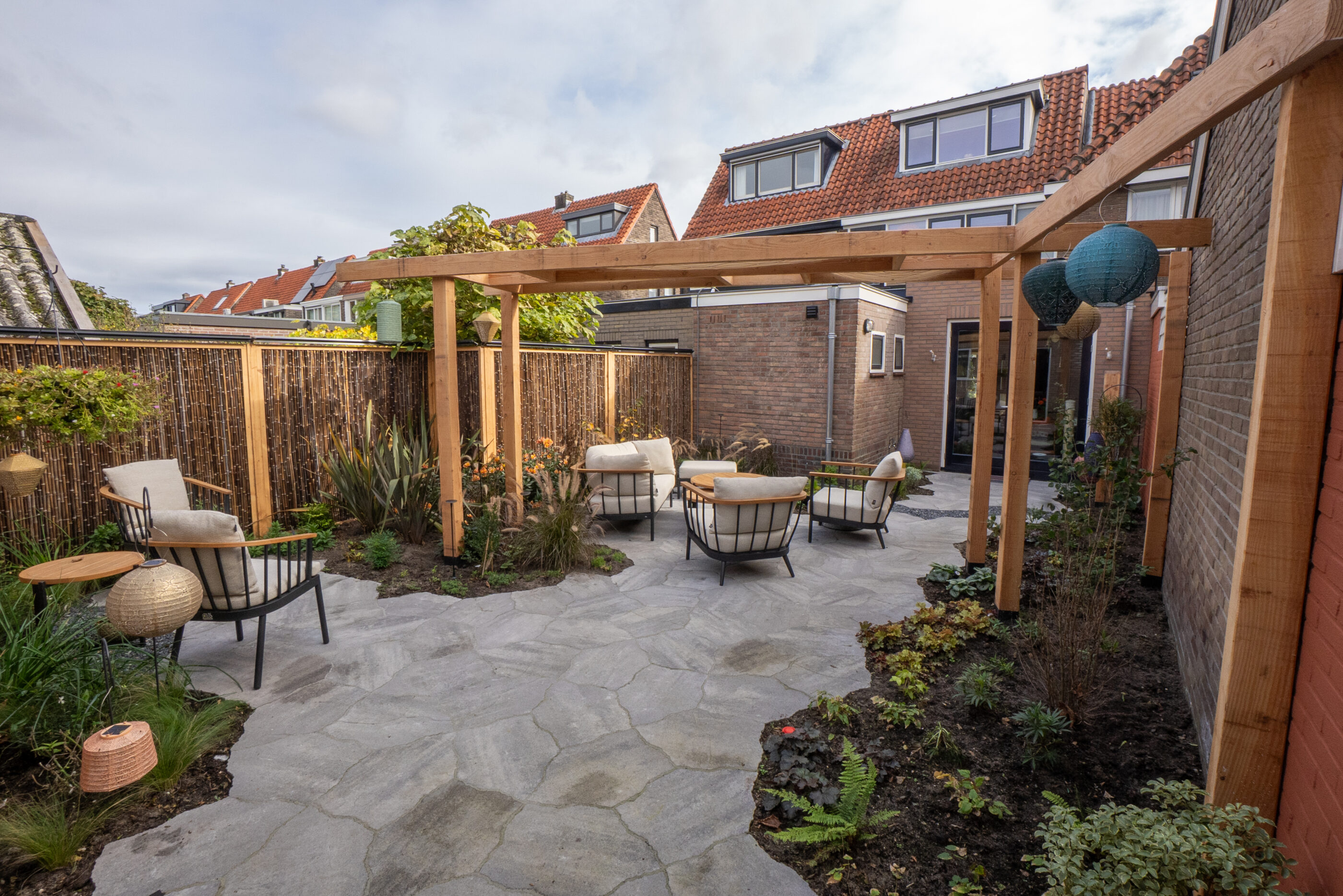 Fijne tuin met organische vormen - Henken